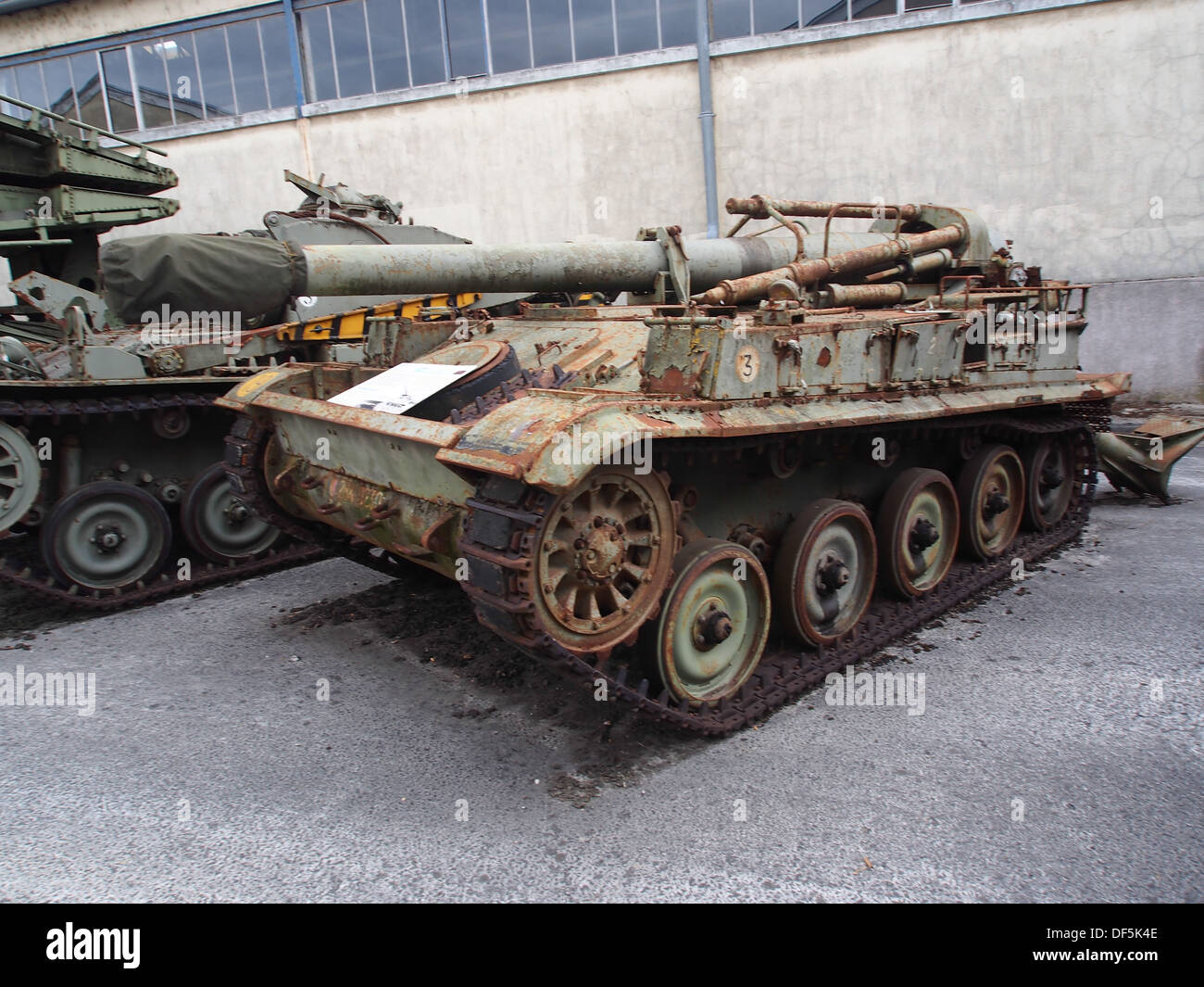 The AMX-13 155mm F3 is a French self-propelled artillery vehicle ...