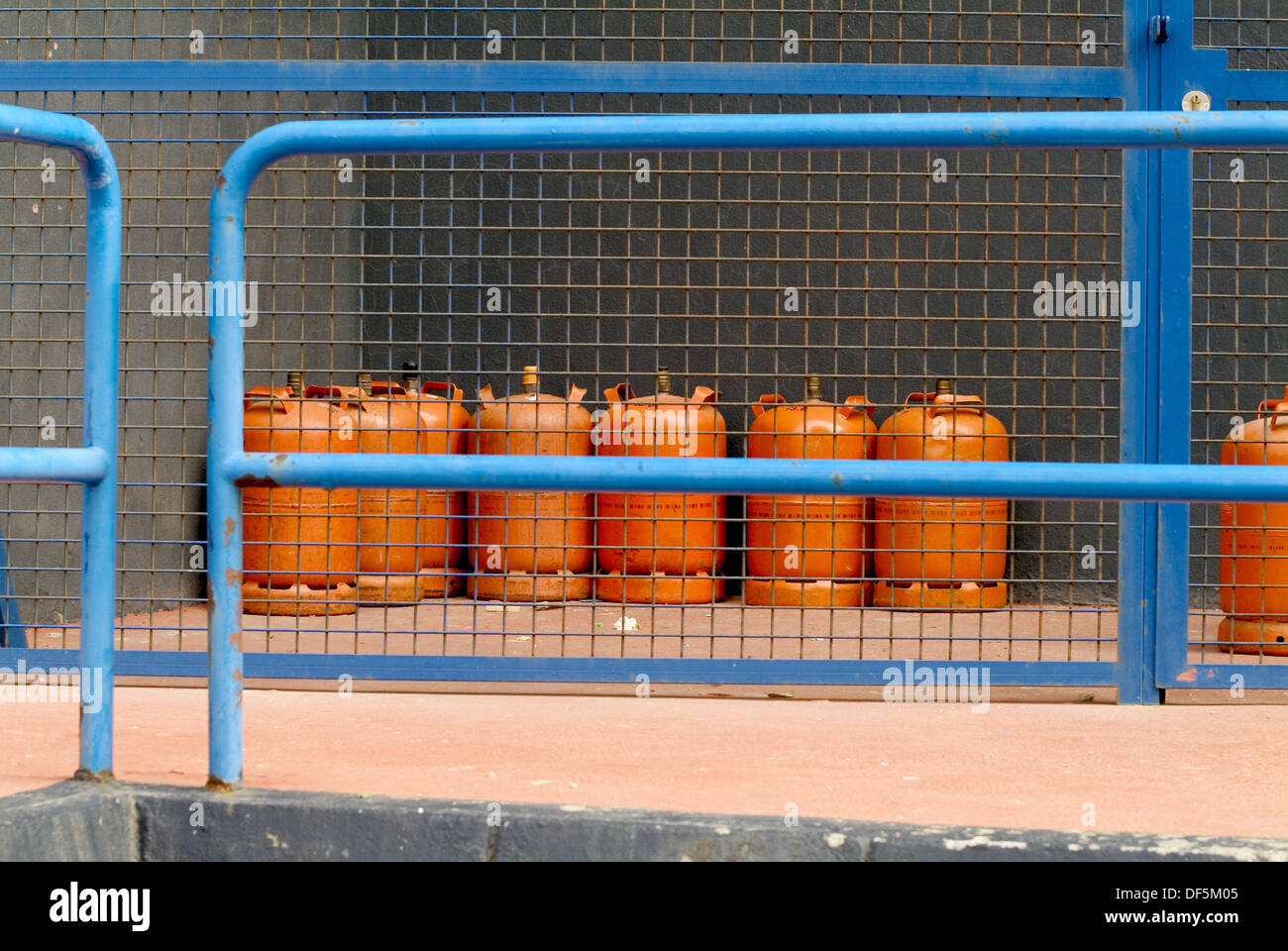 Orange gas canister hi-res stock photography and images - Alamy