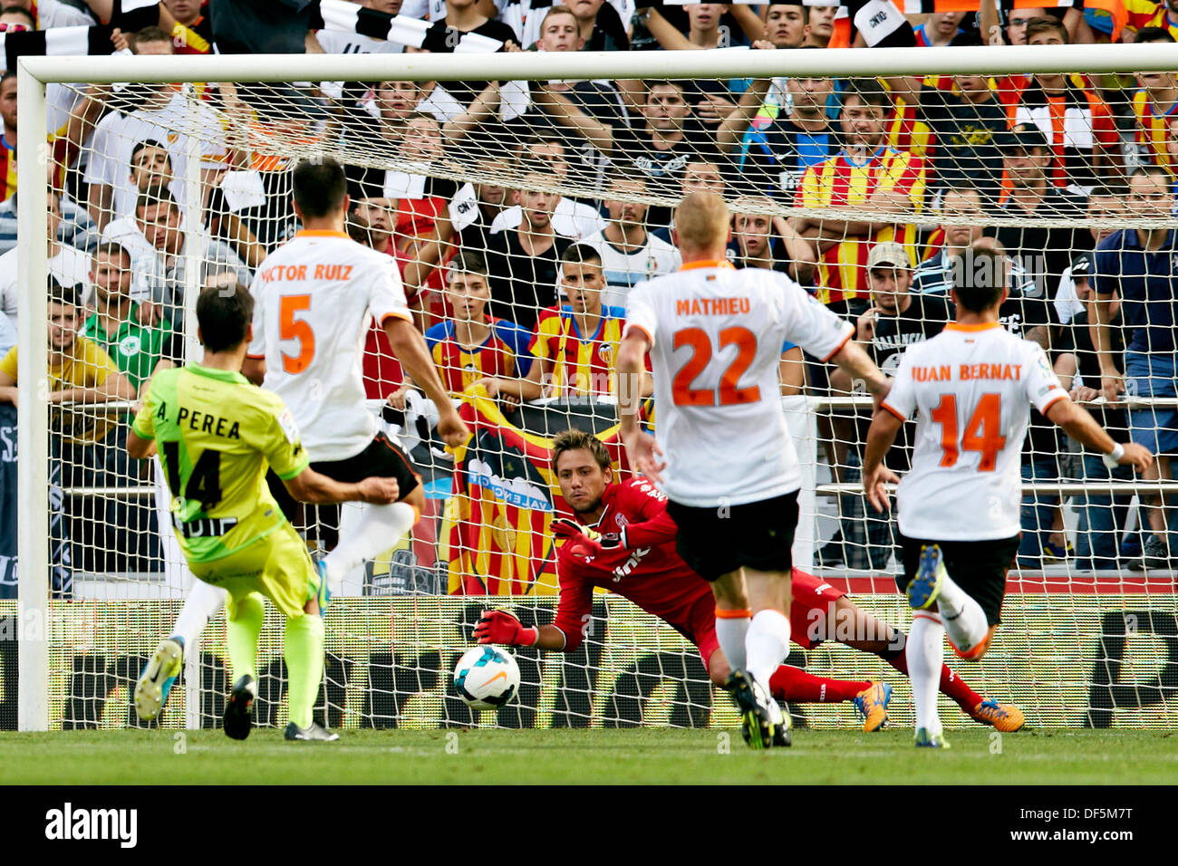 Valencia, Spain. 28th Sep, 2013. Goalkeeper Diego Alves of Valencia CF ...