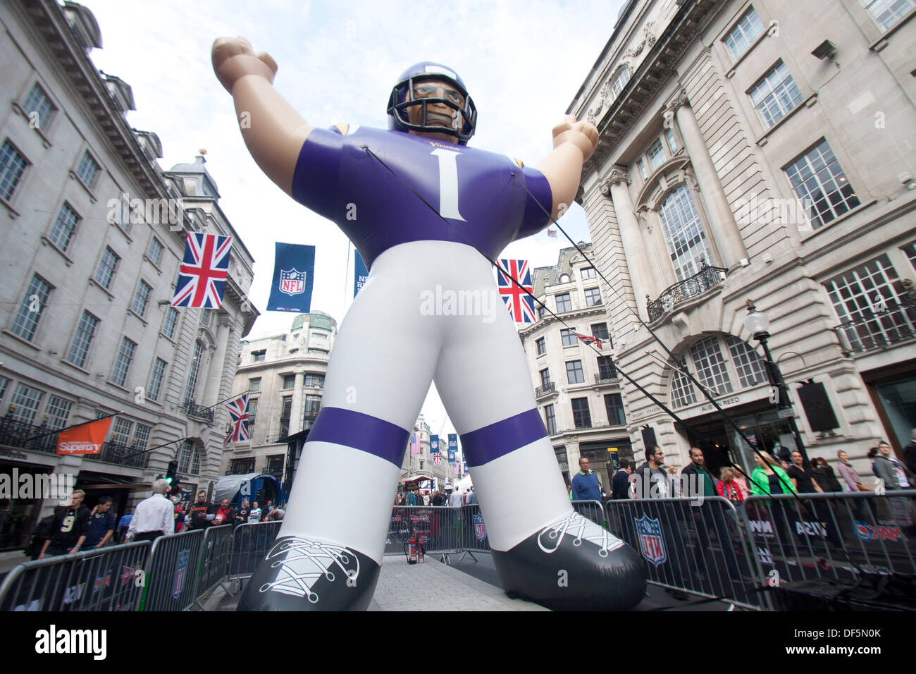 Inflatable mascot hi-res stock photography and images - Alamy