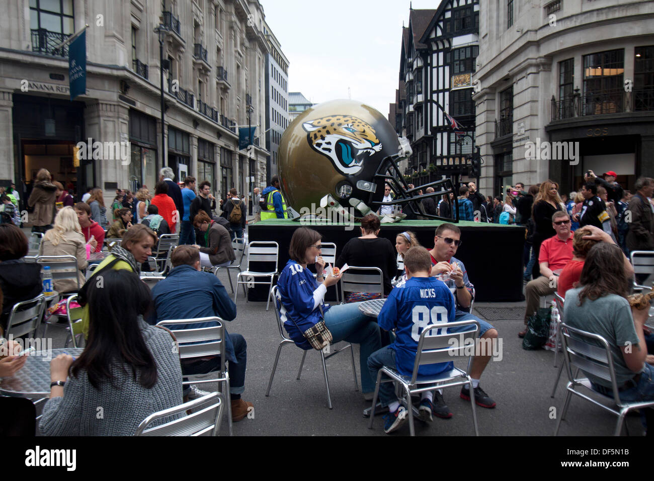 American football fans eating hi-res stock photography and images - Alamy