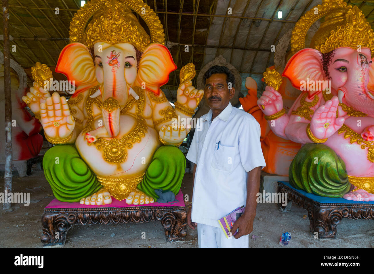 Ganesha idol hi-res stock photography and images - Alamy