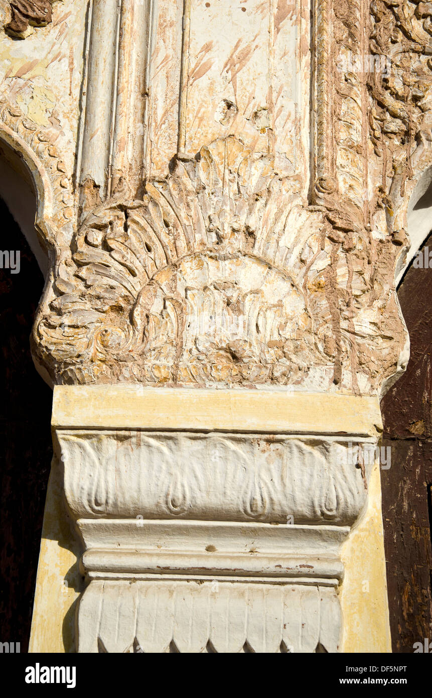 historical ornamental palace aged column in India Stock Photo - Alamy