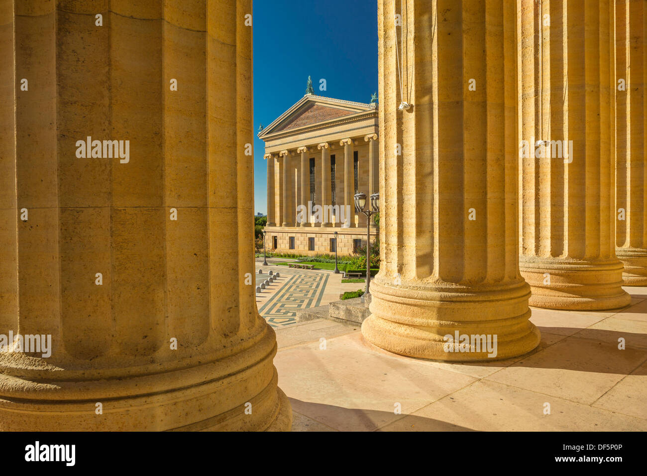 IONIC COLUMNS PHILADELPHIA MUSEUM OF ART (©TRUMBAUER & ZANTZINGER BORIE ...