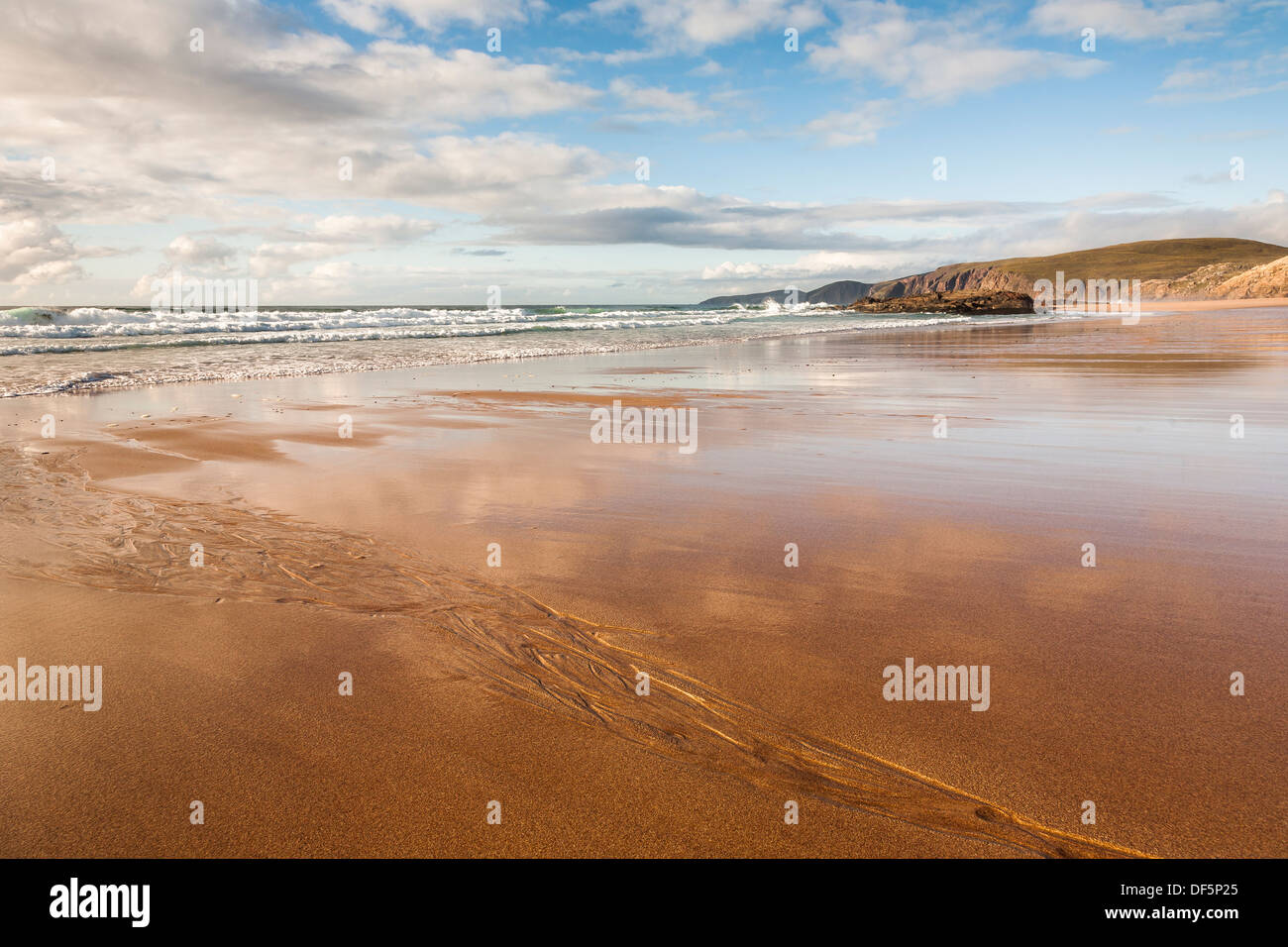 Beach at Sandwood Bay in Sutherland, Scotland Stock Photo - Alamy