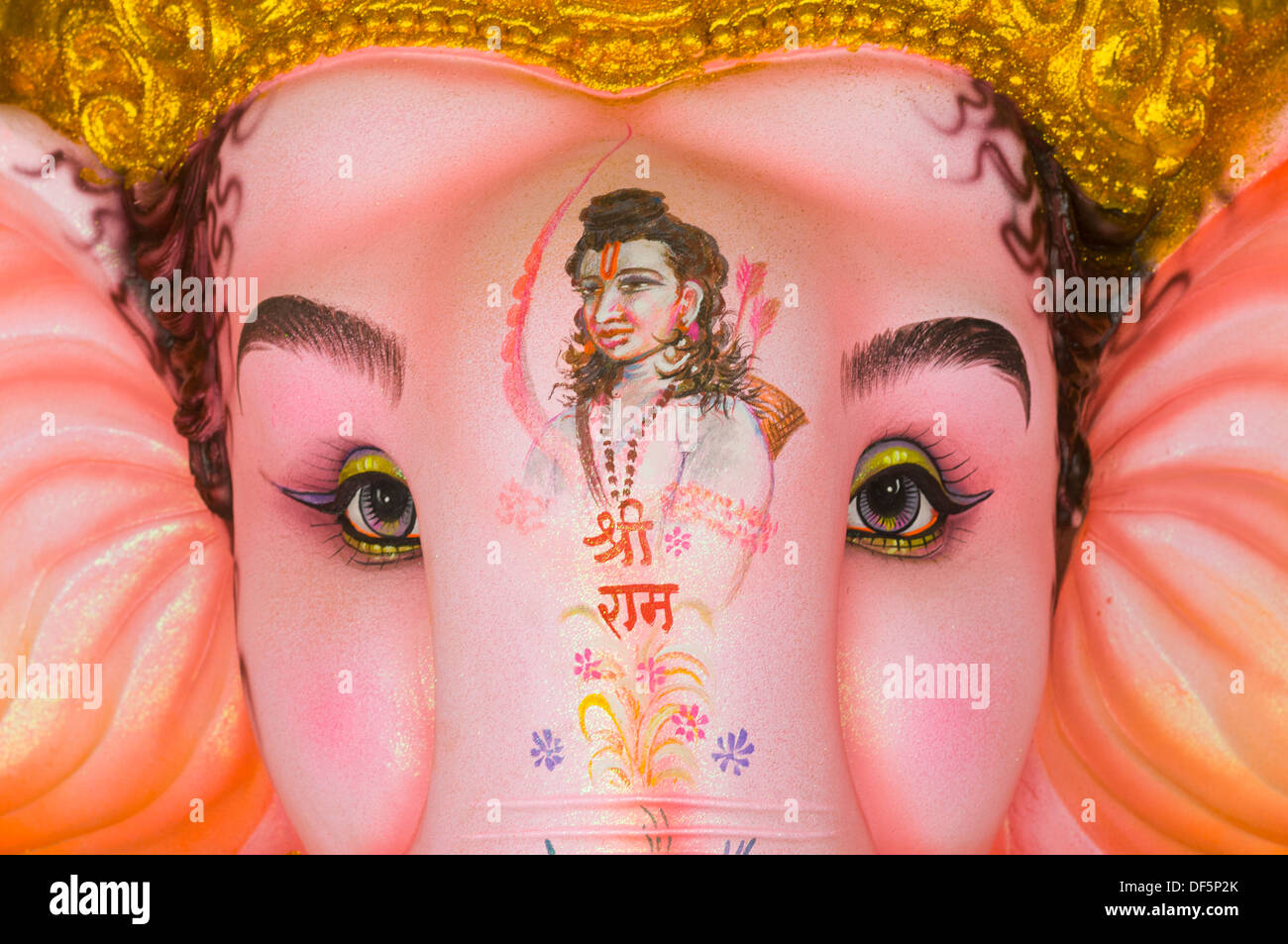 Display of idols hi-res stock photography and images - Alamy
