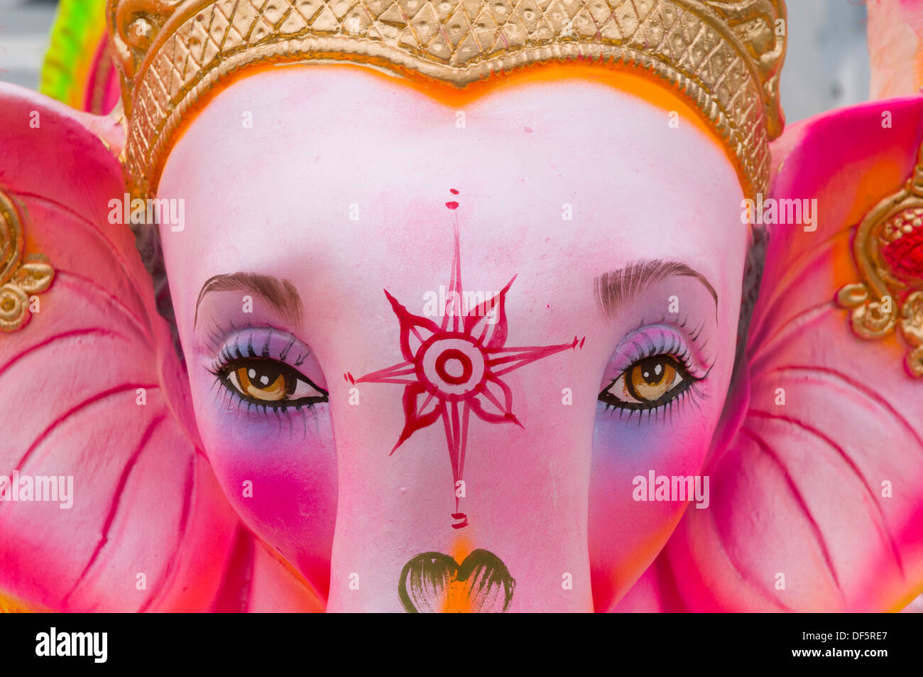 Display of idols hi-res stock photography and images - Alamy
