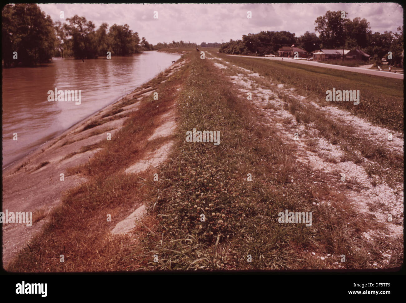 IN THE SPRING OF 1973 THE MISSISSIPPI RIVER REACHED ITS HIGHEST LEVEL ...