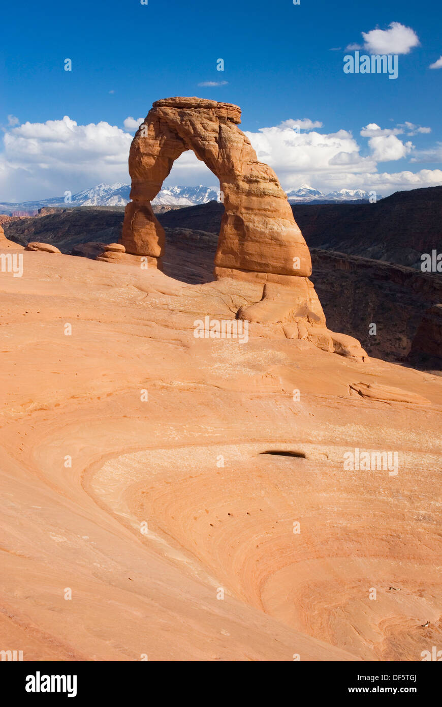 Simple arches hi-res stock photography and images - Alamy