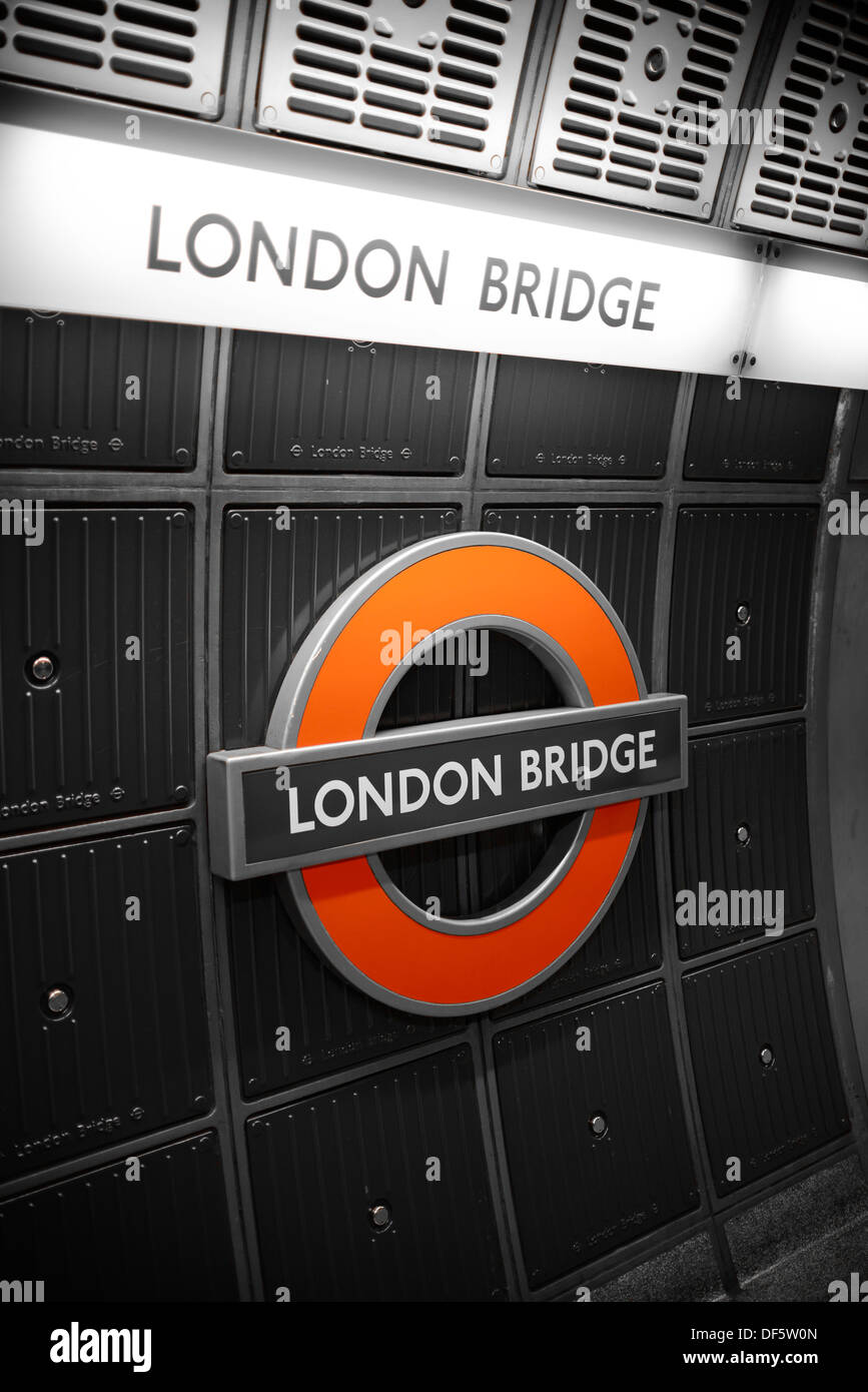 London Bridge Underground station sign Stock Photo - Alamy