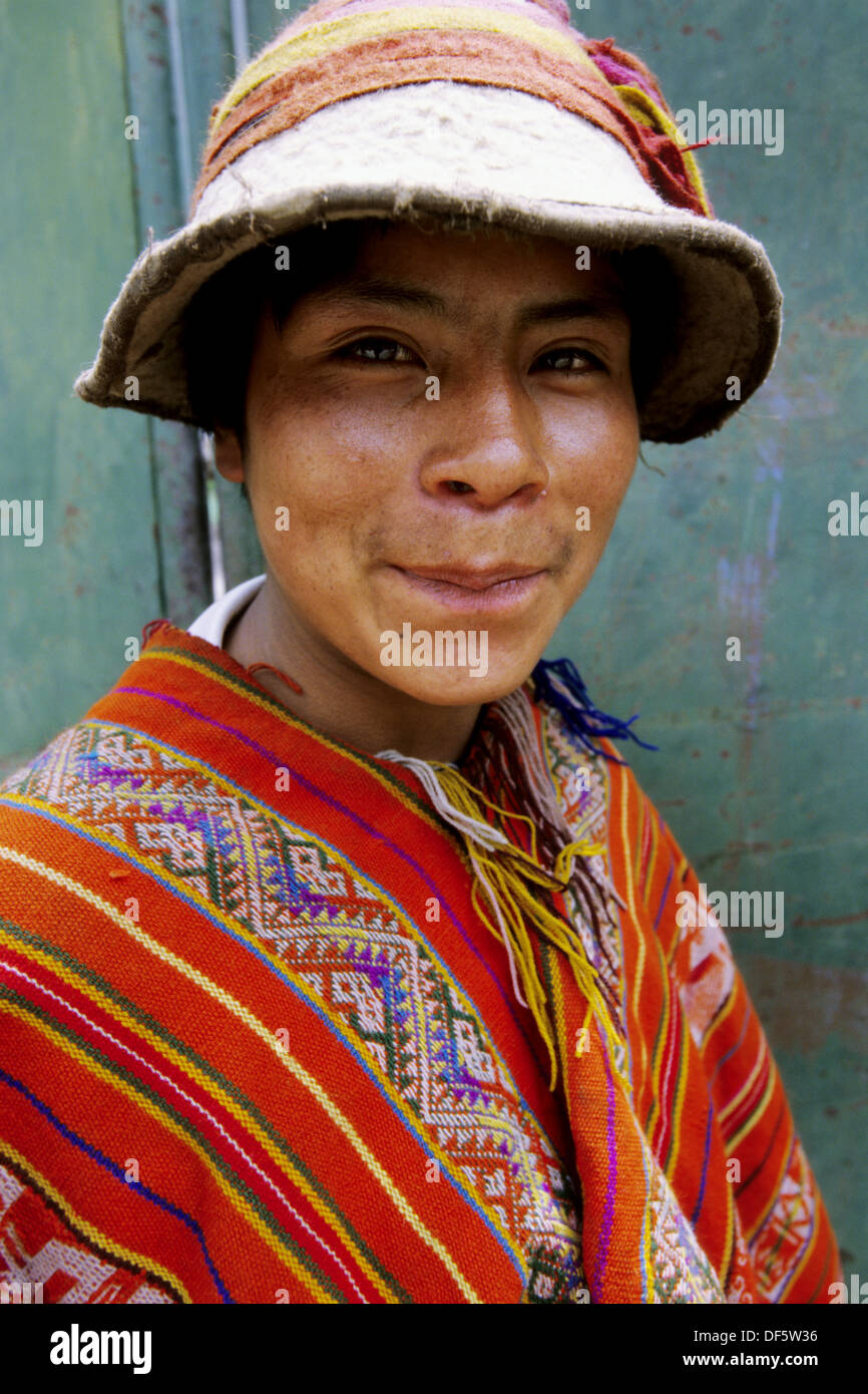 Traditional quechua clothes hi-res stock photography and images - Alamy