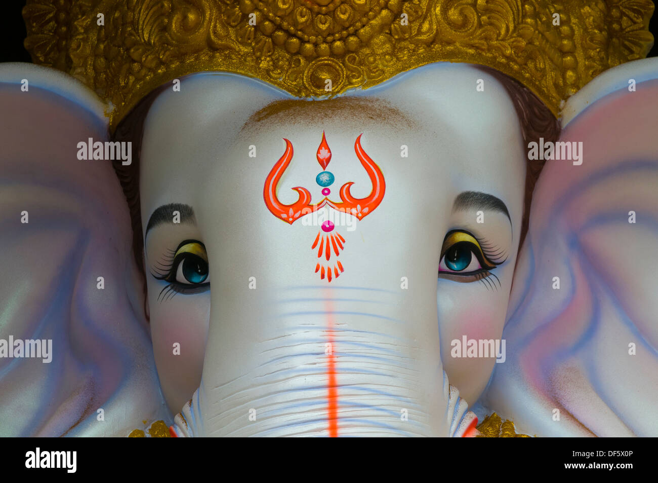 Display of idols hi-res stock photography and images - Alamy