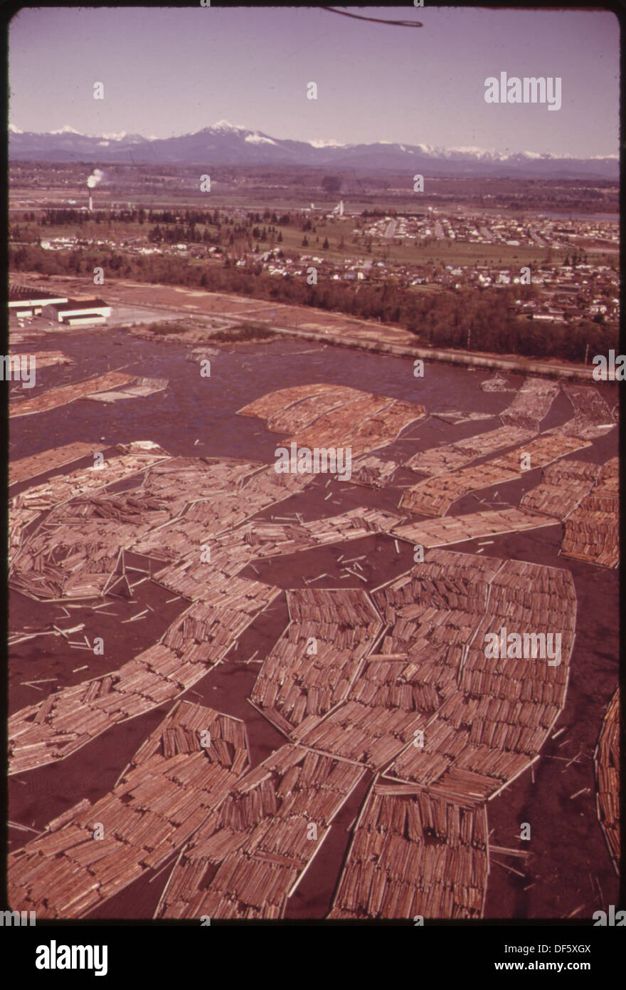 Old log rafts hi-res stock photography and images - Alamy