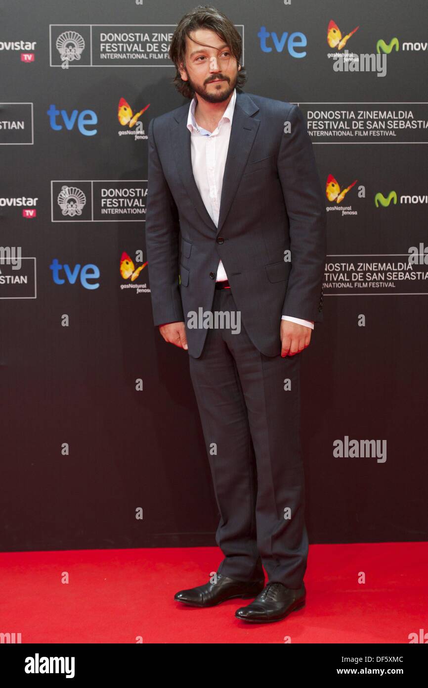 San Sebastian, Spain. 28th Sep, 2013. Diego Luna attends the closing ...