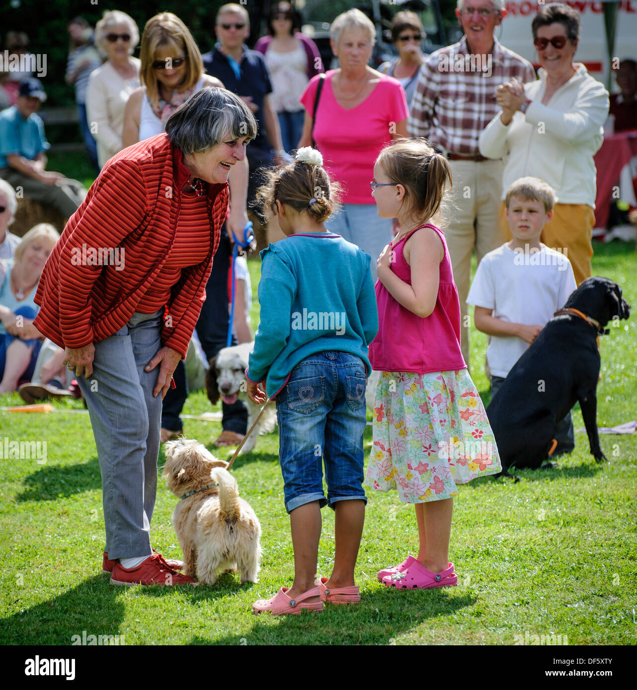 Dog show judge talking to children competitors Stock Photo - Alamy