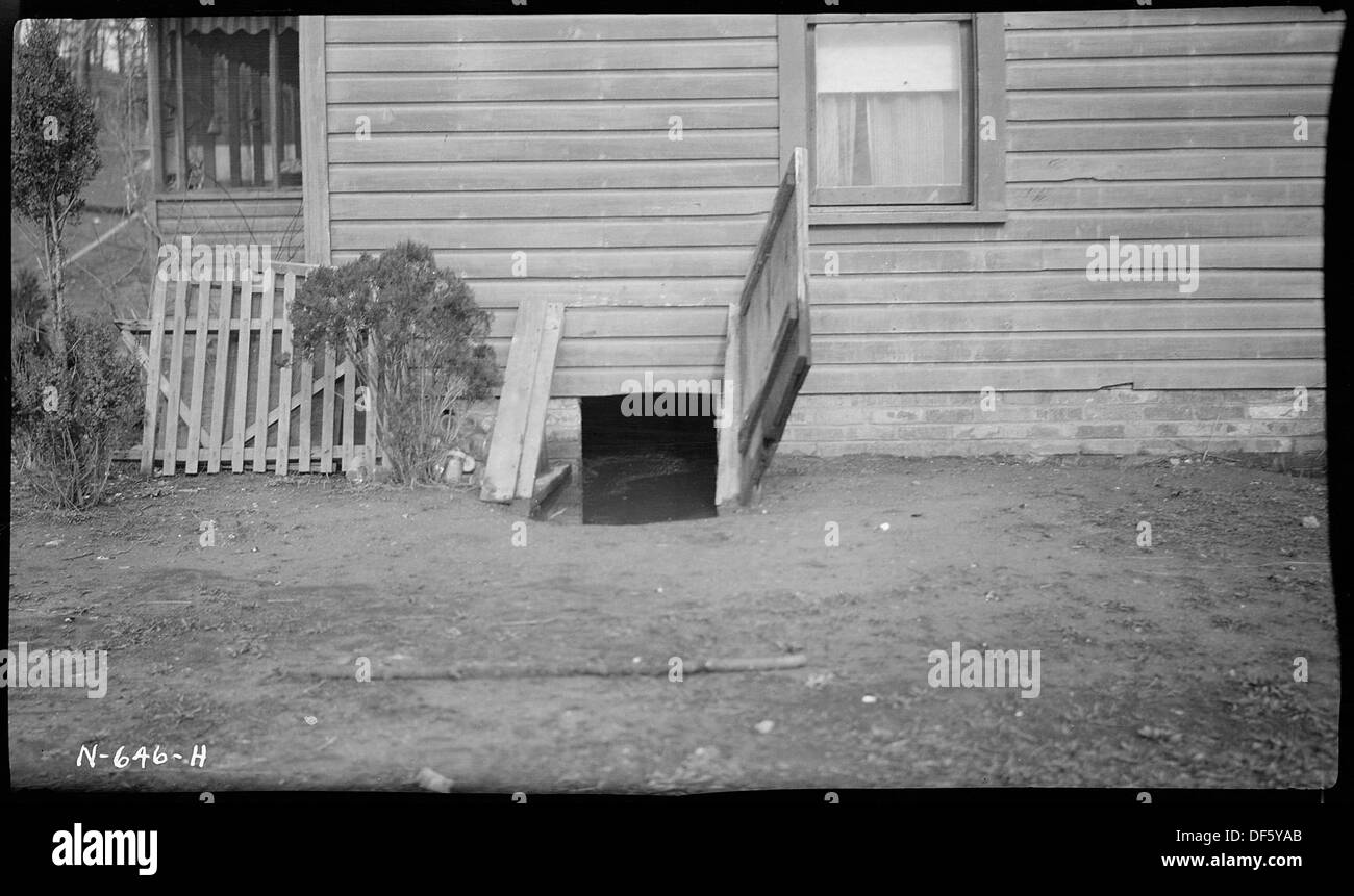 McGee farm home with flooded cellar 279870 Stock Photo - Alamy
