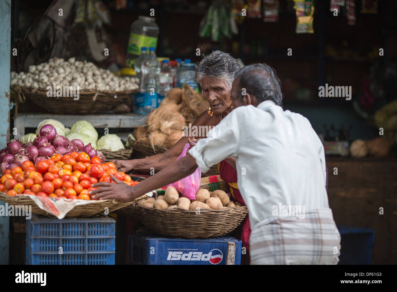 People in the market in India Stock Photo - Alamy
