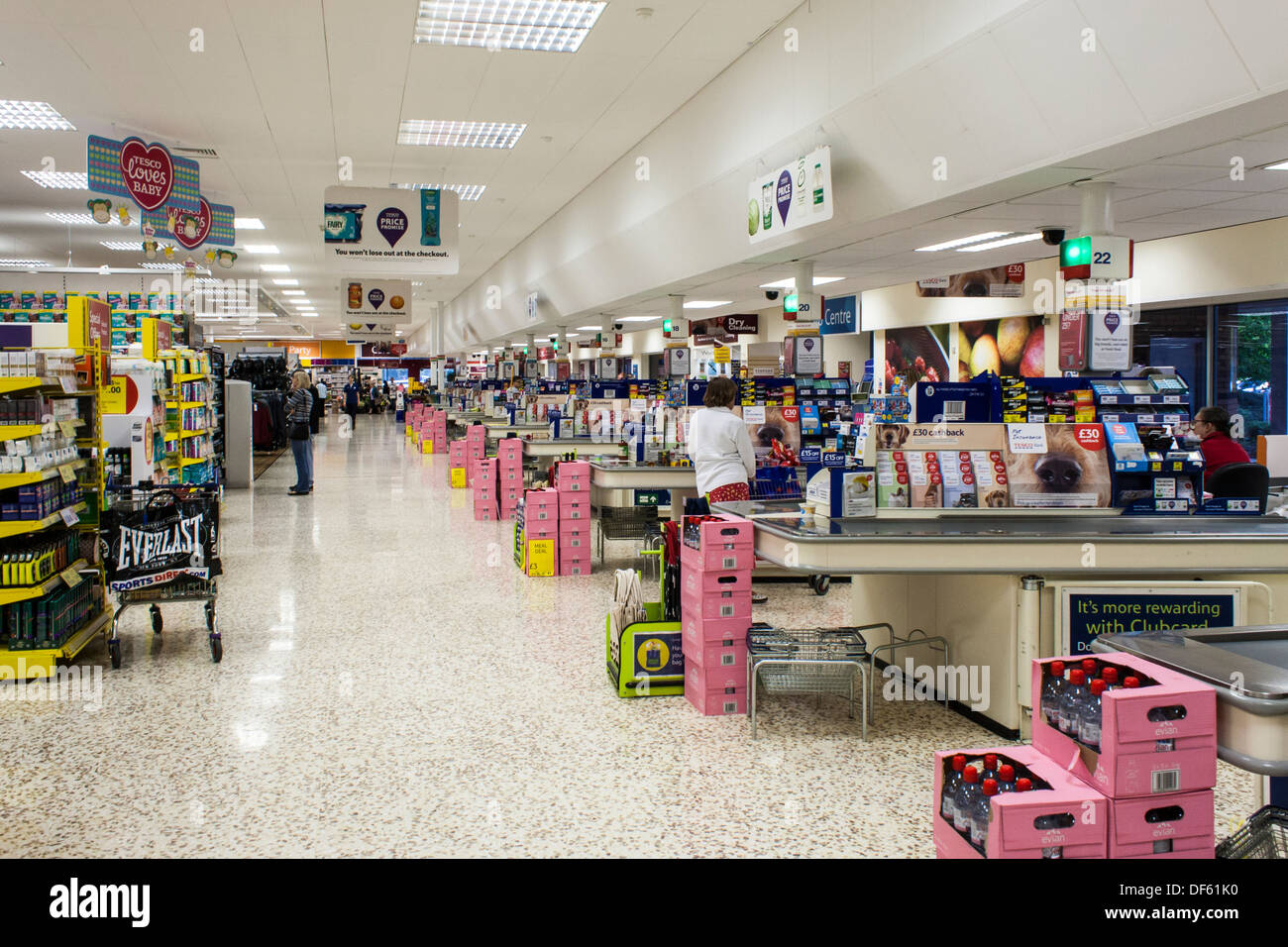 Tesco Staff Stock Photos & Tesco Staff Stock Images - Alamy