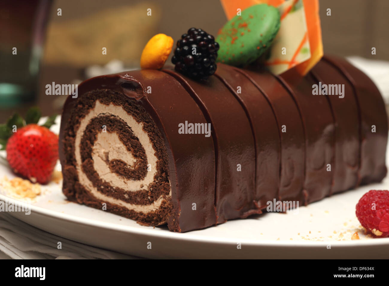 Strawberry log cake hi-res stock photography and images - Alamy
