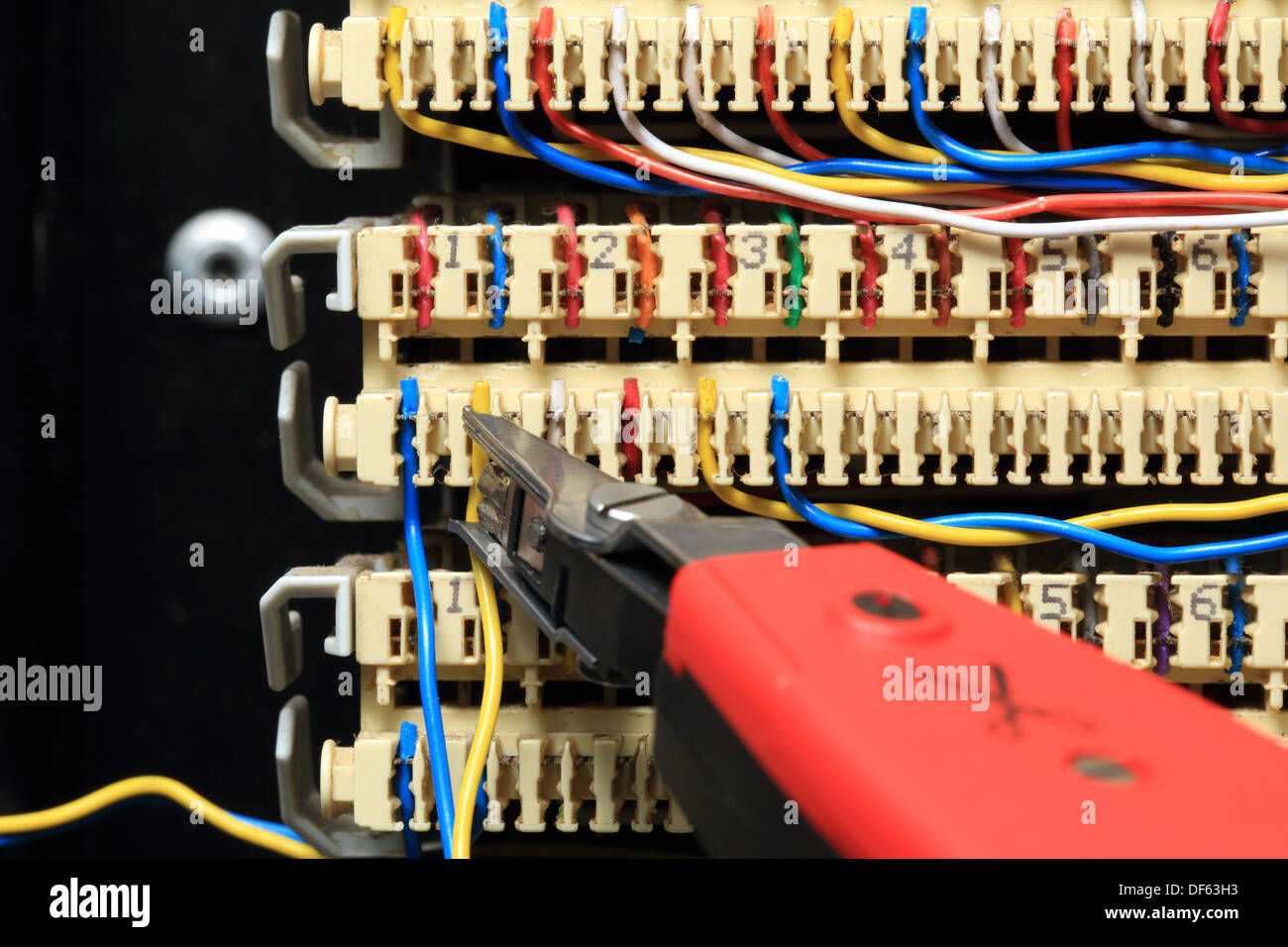 Telephone exchange computer cable hi-res stock photography and images ...