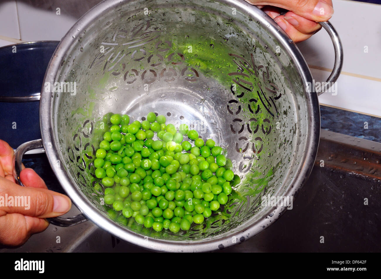 Draining food hi-res stock photography and images - Alamy