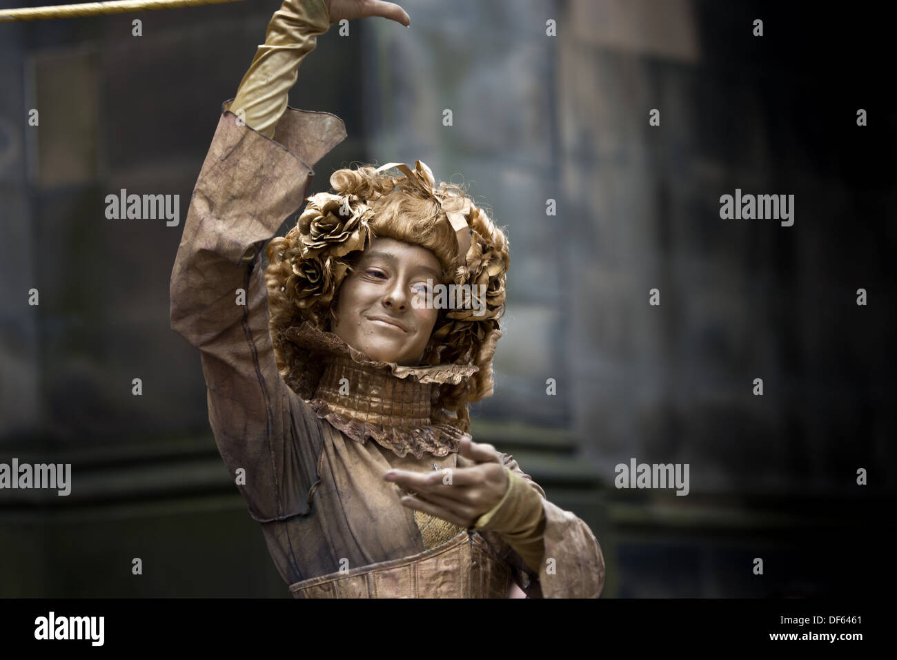 A Human Statue on the High Street at the Edinburgh Festival Fringe ...