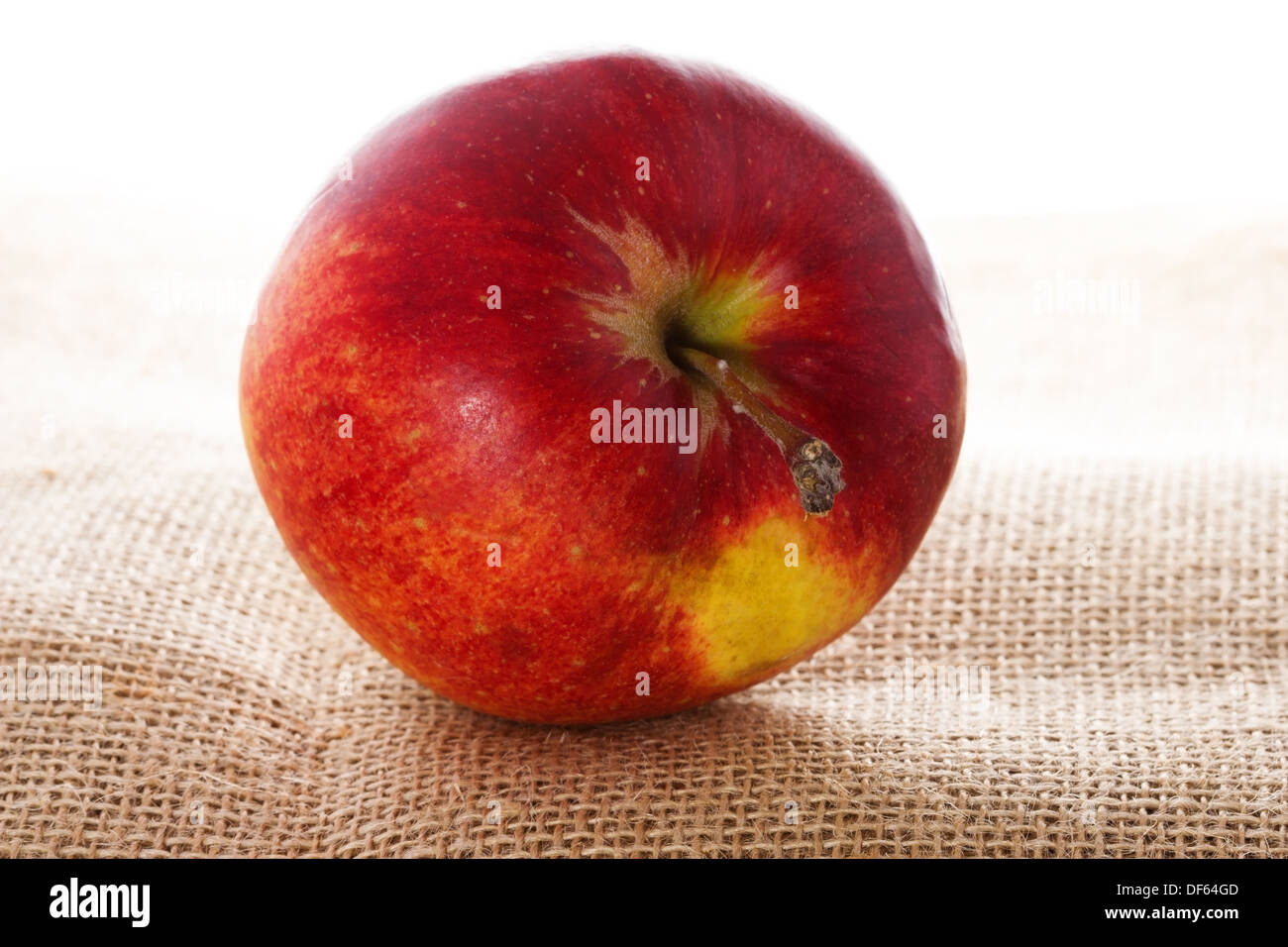 Apple on hessian hi-res stock photography and images - Alamy