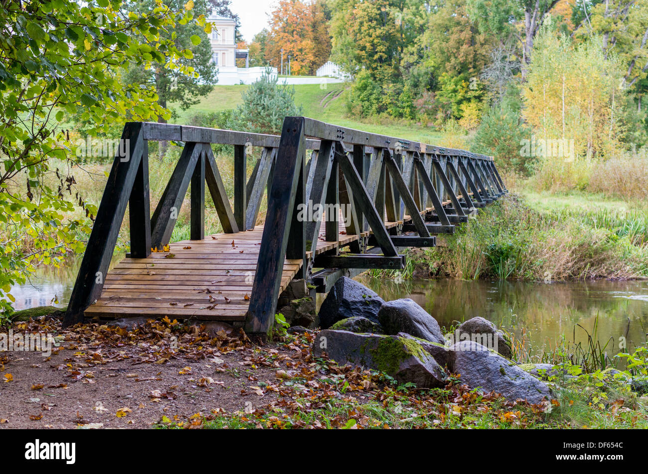 Wooden foot bridge hi-res stock photography and images - Alamy