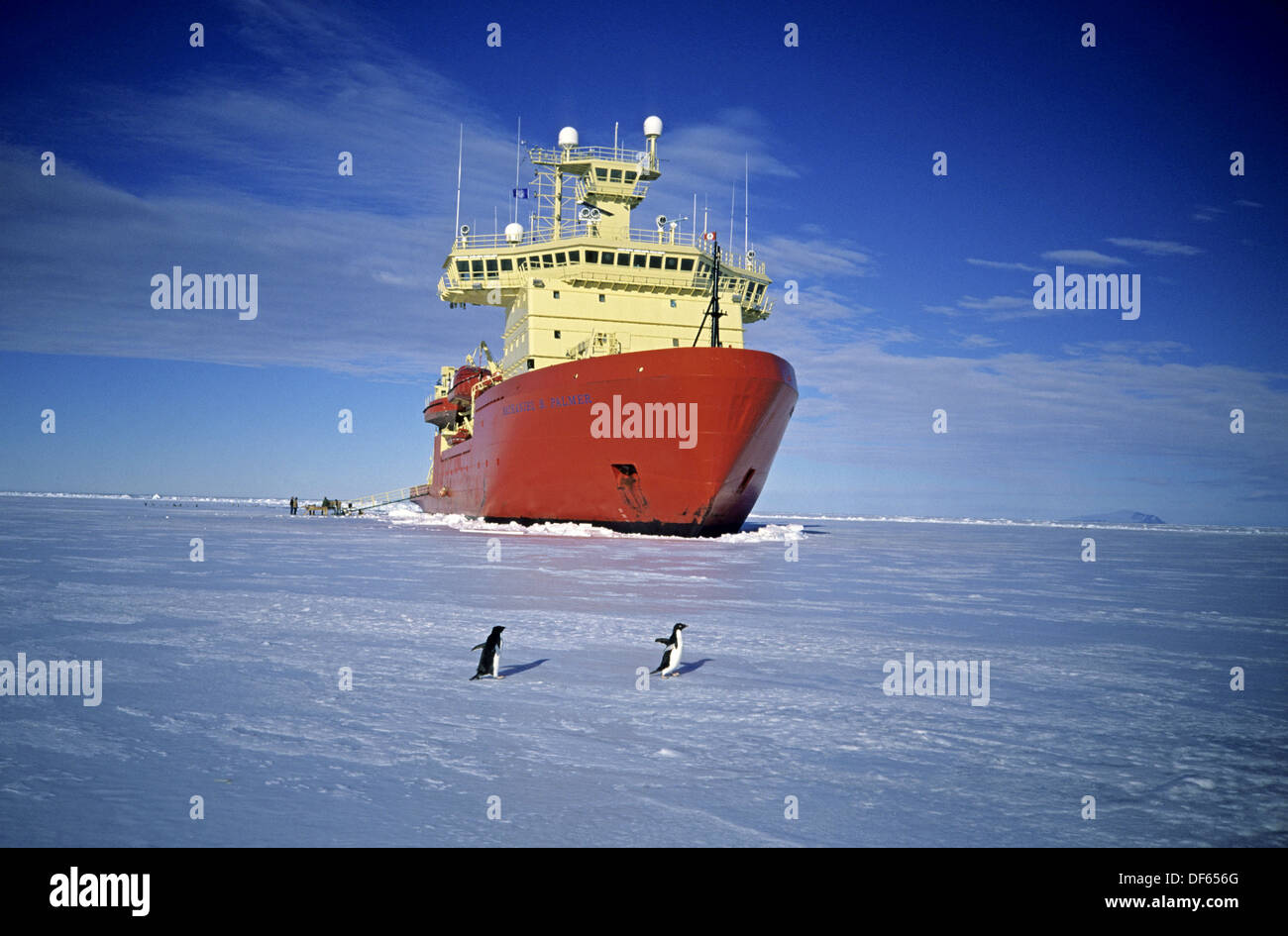 Walking icebreaker hi-res stock photography and images - Alamy