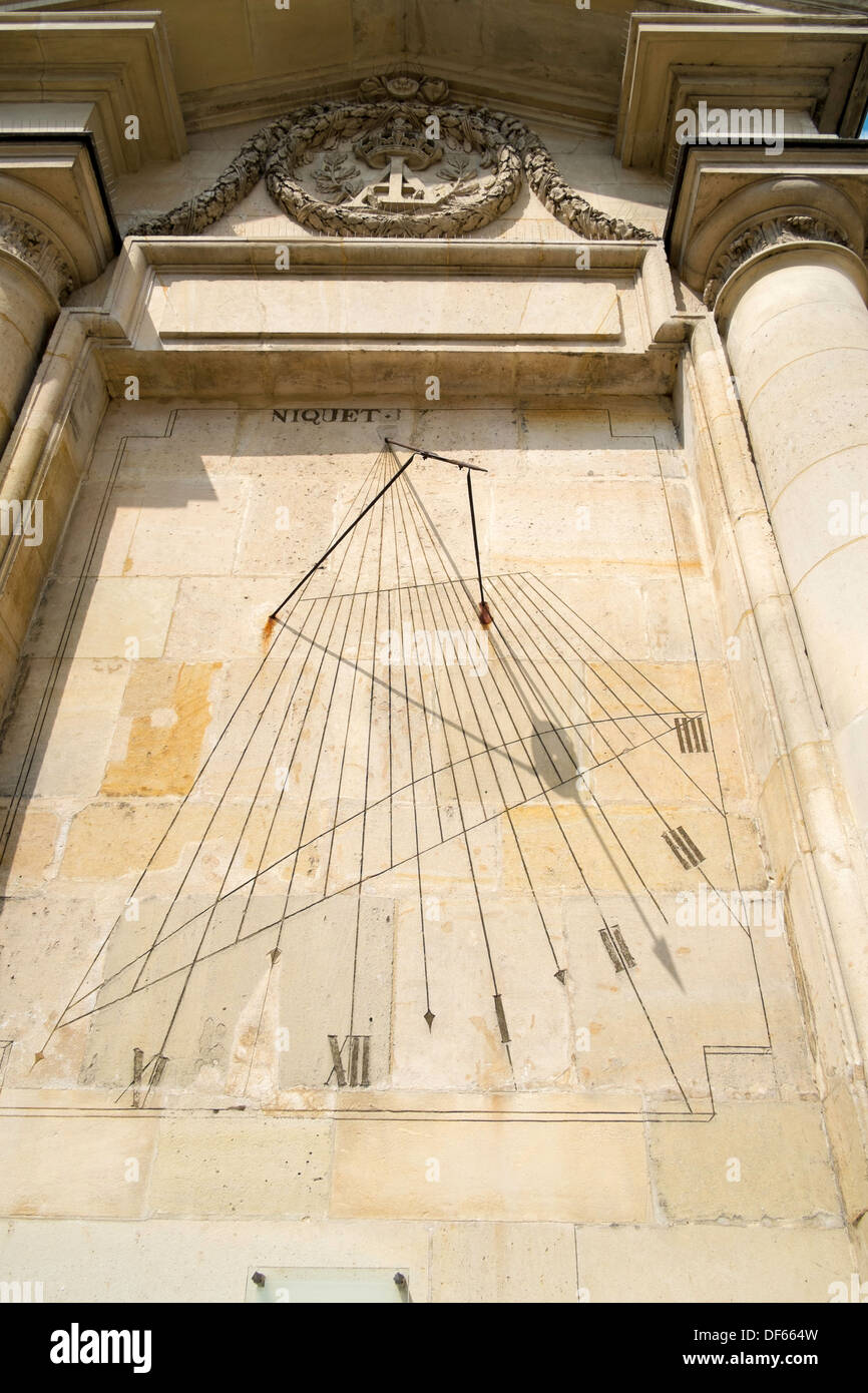 Sundial paris hi-res stock photography and images - Alamy