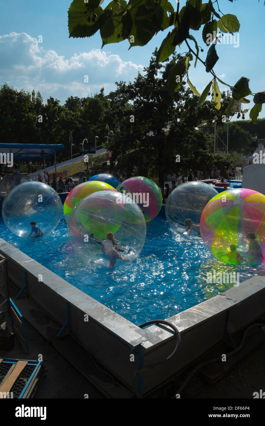 Children in balls hi-res stock photography and images - Alamy