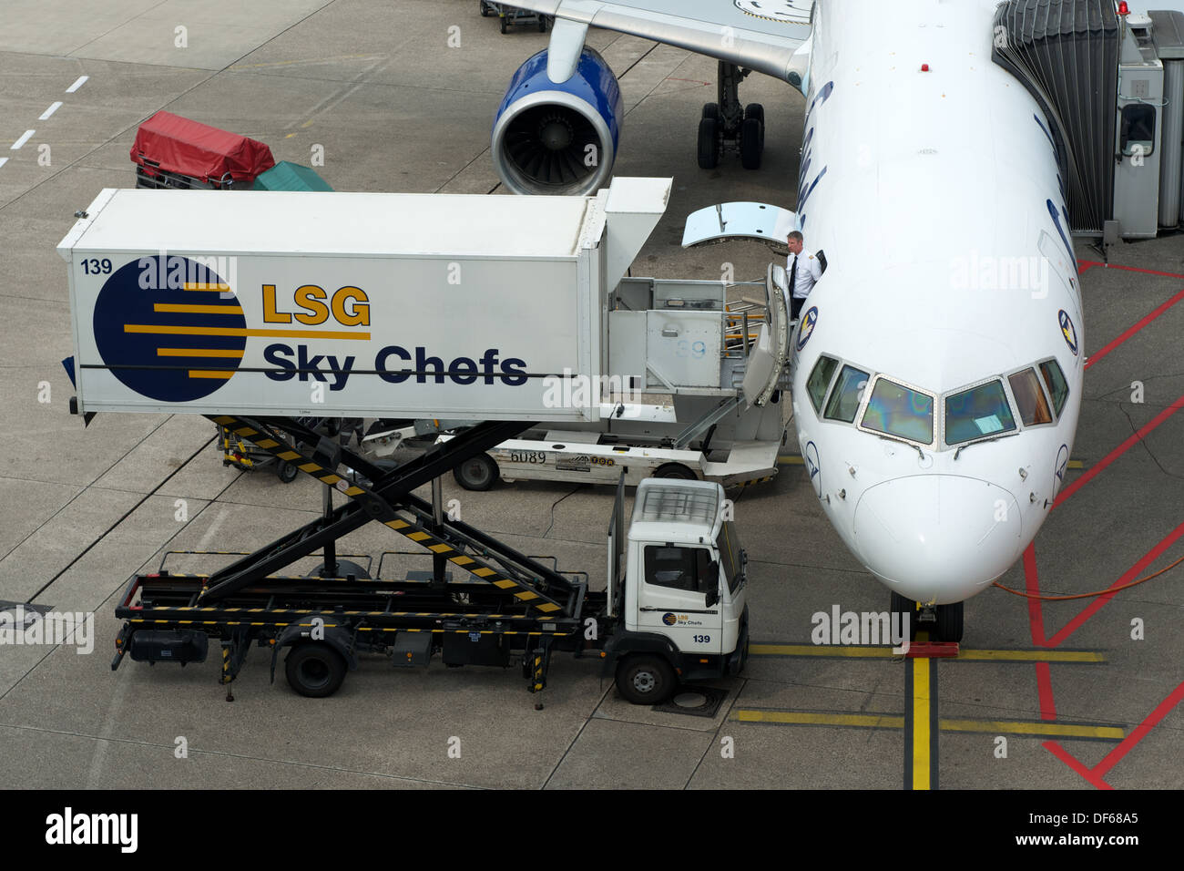 Condor Airways Boeing 757-500, Dusseldorf International airport ...