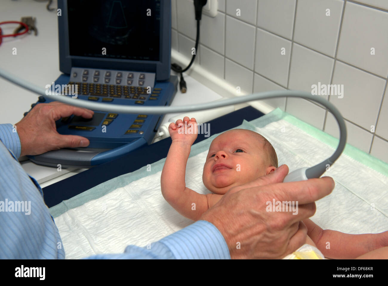 Screening machines hi-res stock photography and images - Alamy