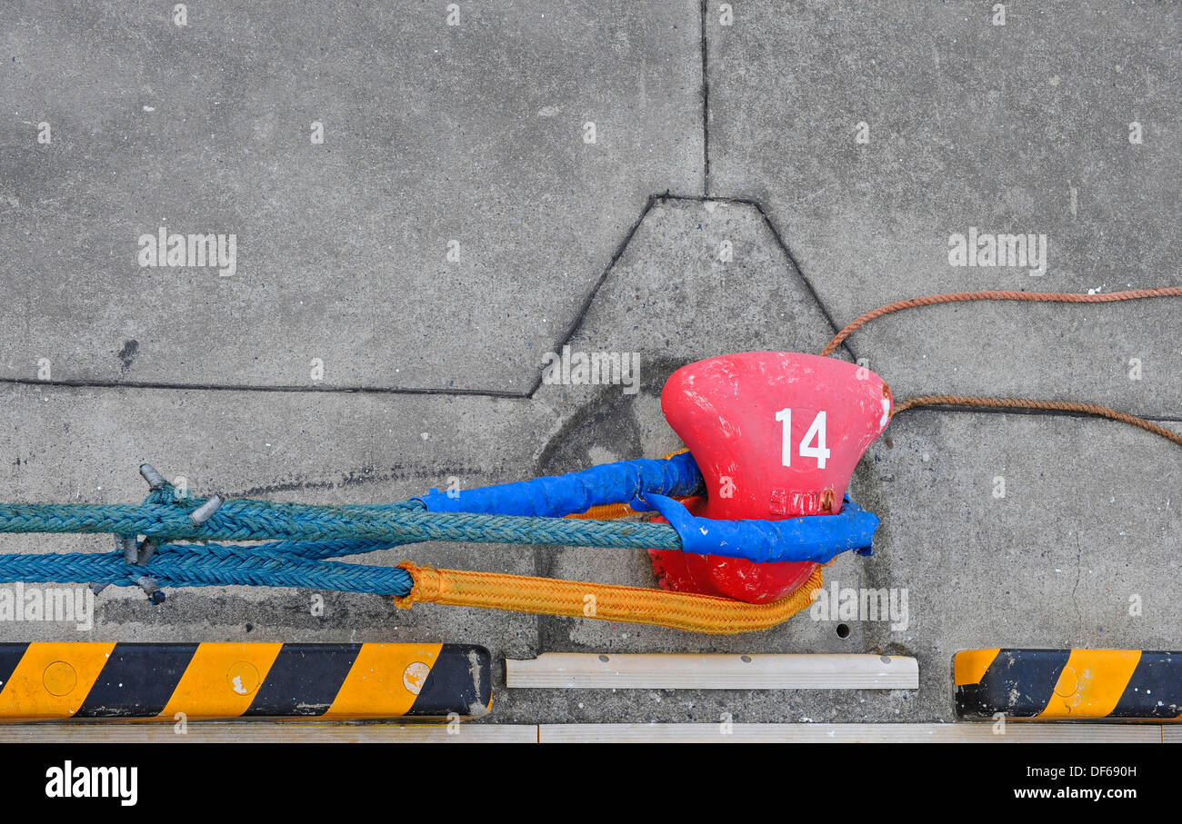 Rope anchoring hi-res stock photography and images - Alamy
