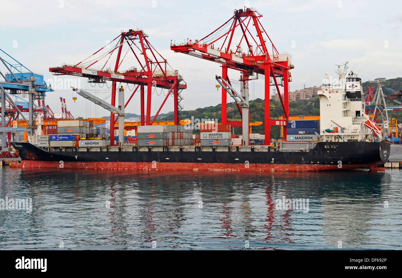 Docks unloading hi-res stock photography and images - Alamy