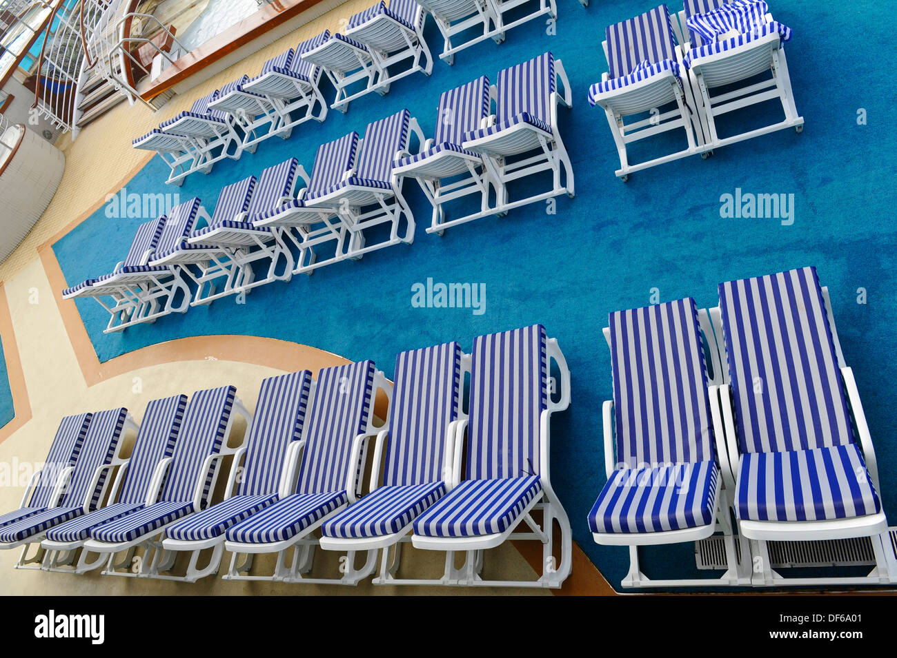 Sun loungers cruise ship hi-res stock photography and images - Alamy