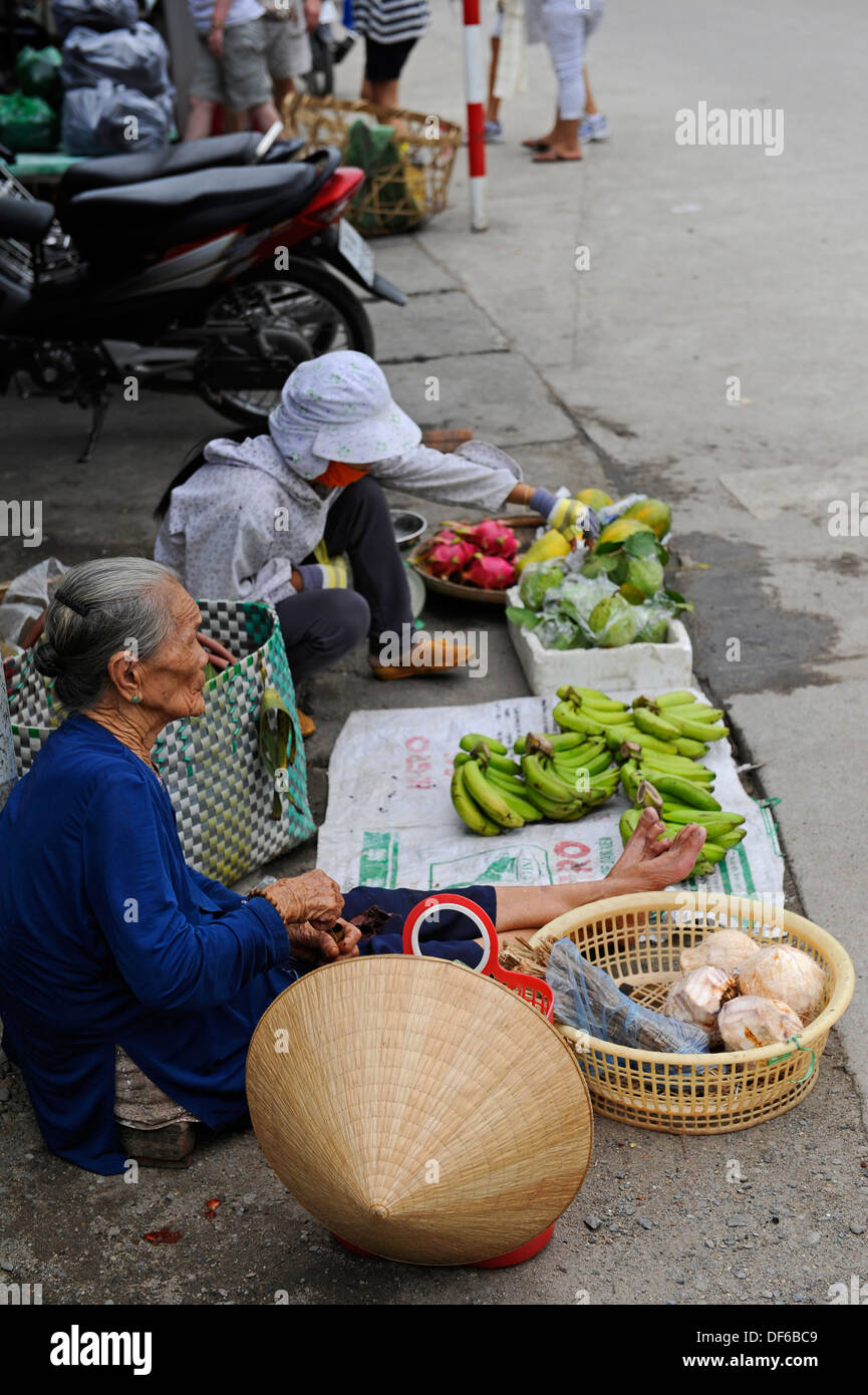 Street traders hi-res stock photography and images - Alamy