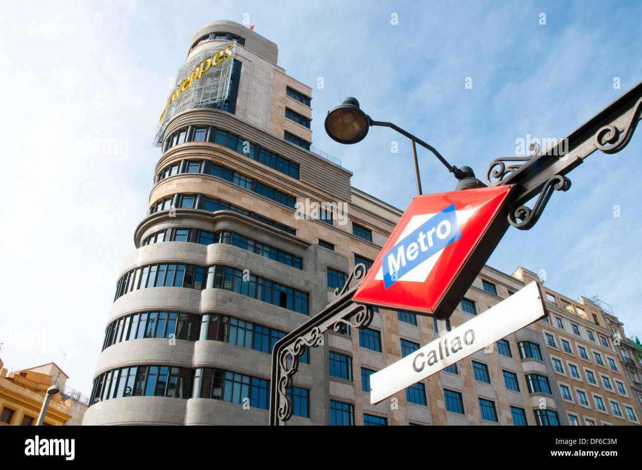 Metro Callao entrance and Capitol building. Callao Square, Madrid ...
