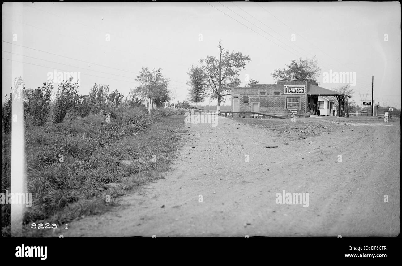 Lakeside service station hi-res stock photography and images - Alamy