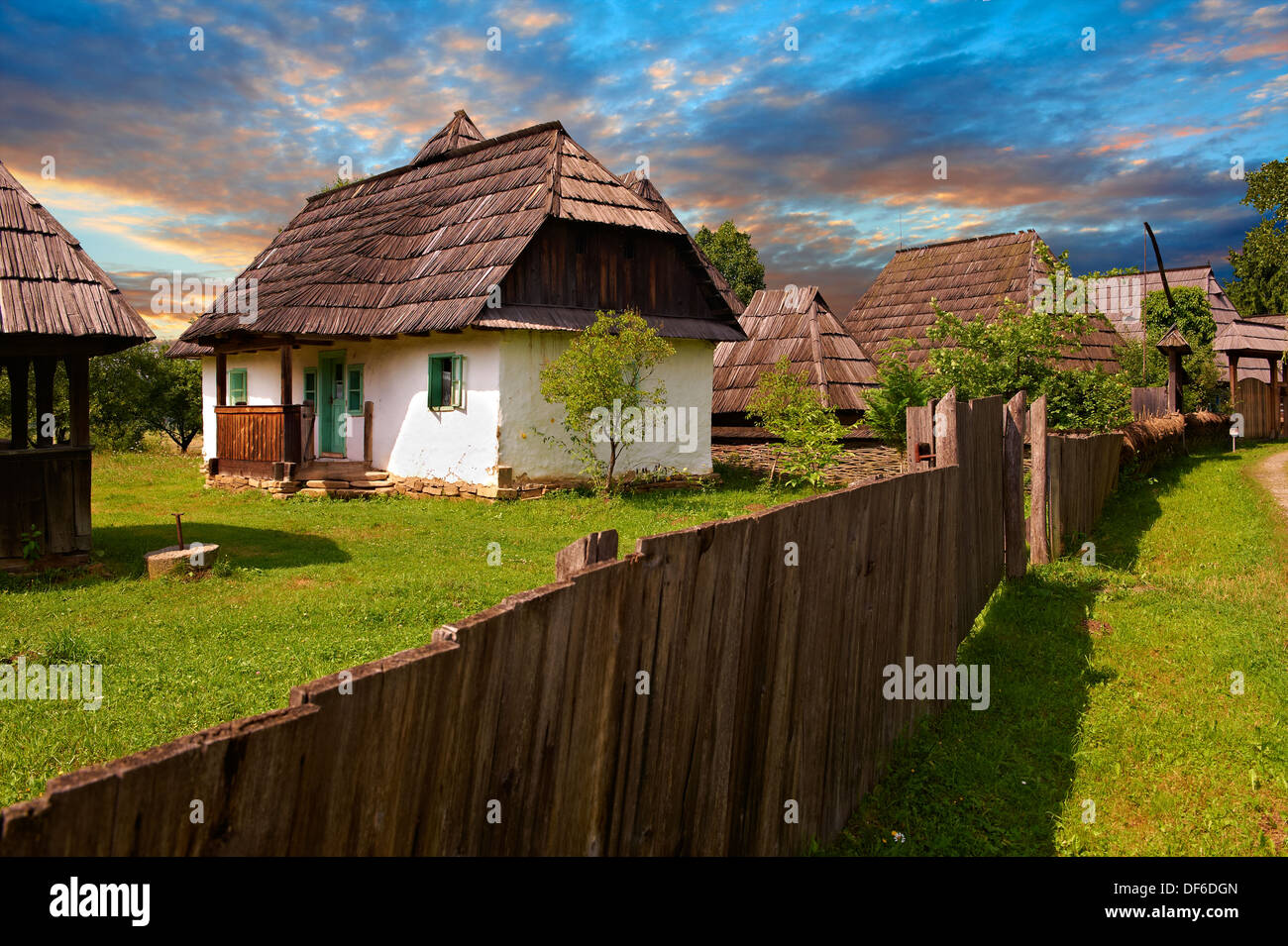 19th century Traditional stone & thatch farm house. Casa Maghira ...