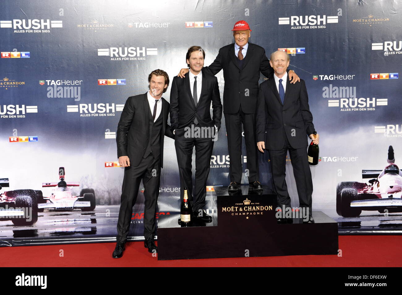 Cologne, Germany. 28th Sep, 2013. Actors Chris Hemsworth (L-R), Daniel ...