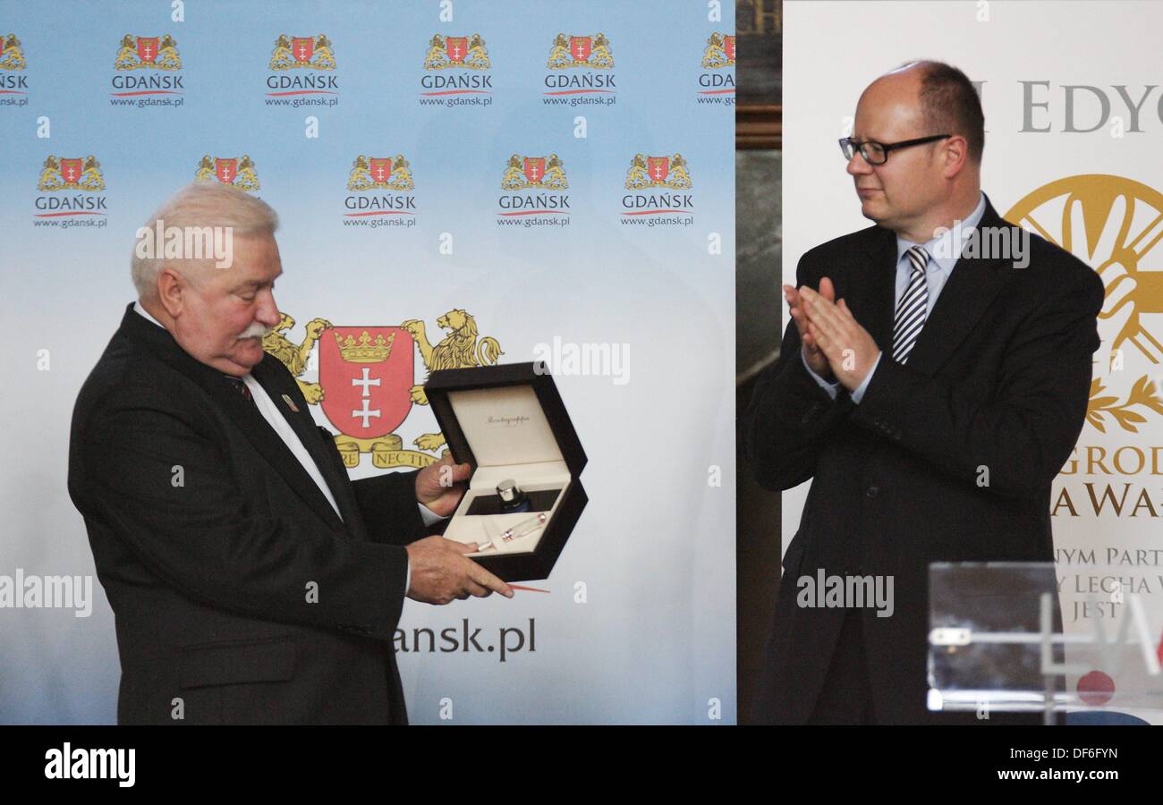 Lech walesa award hi-res stock photography and images - Alamy