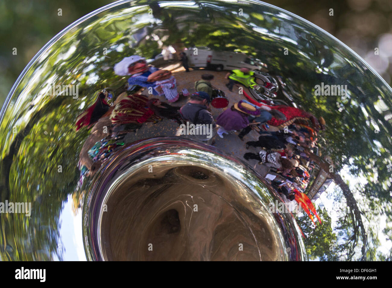 Featuring distorted figures hi-res stock photography and images - Alamy
