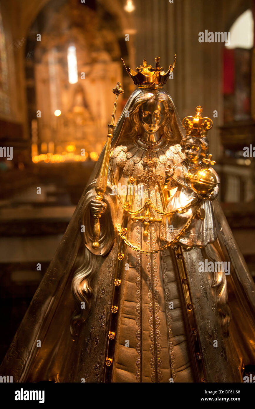 statue of mary and child inside The Onze-Lieve-Vrouwekathedraal ...