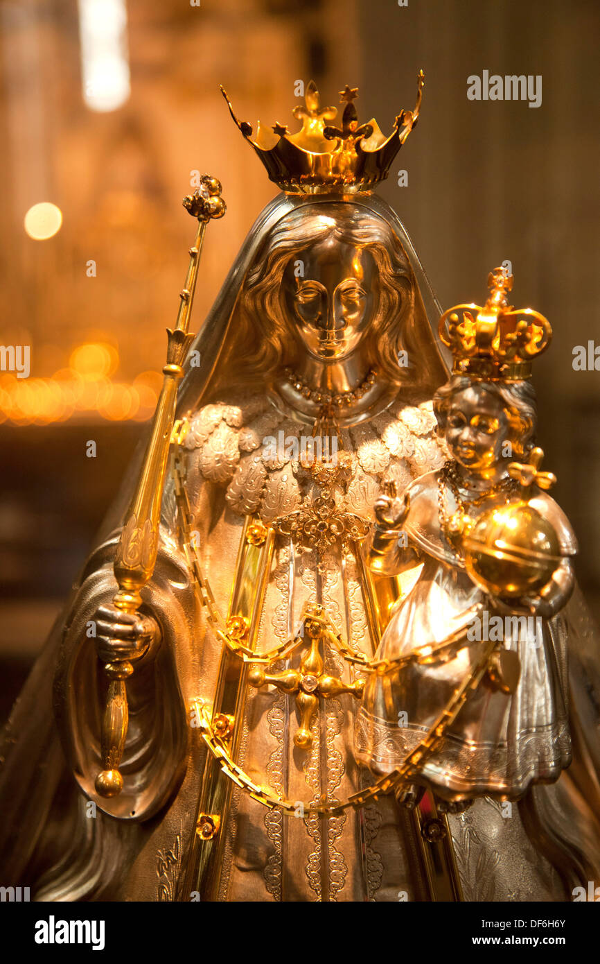 statue of mary and child inside The Onze-Lieve-Vrouwekathedraal ...
