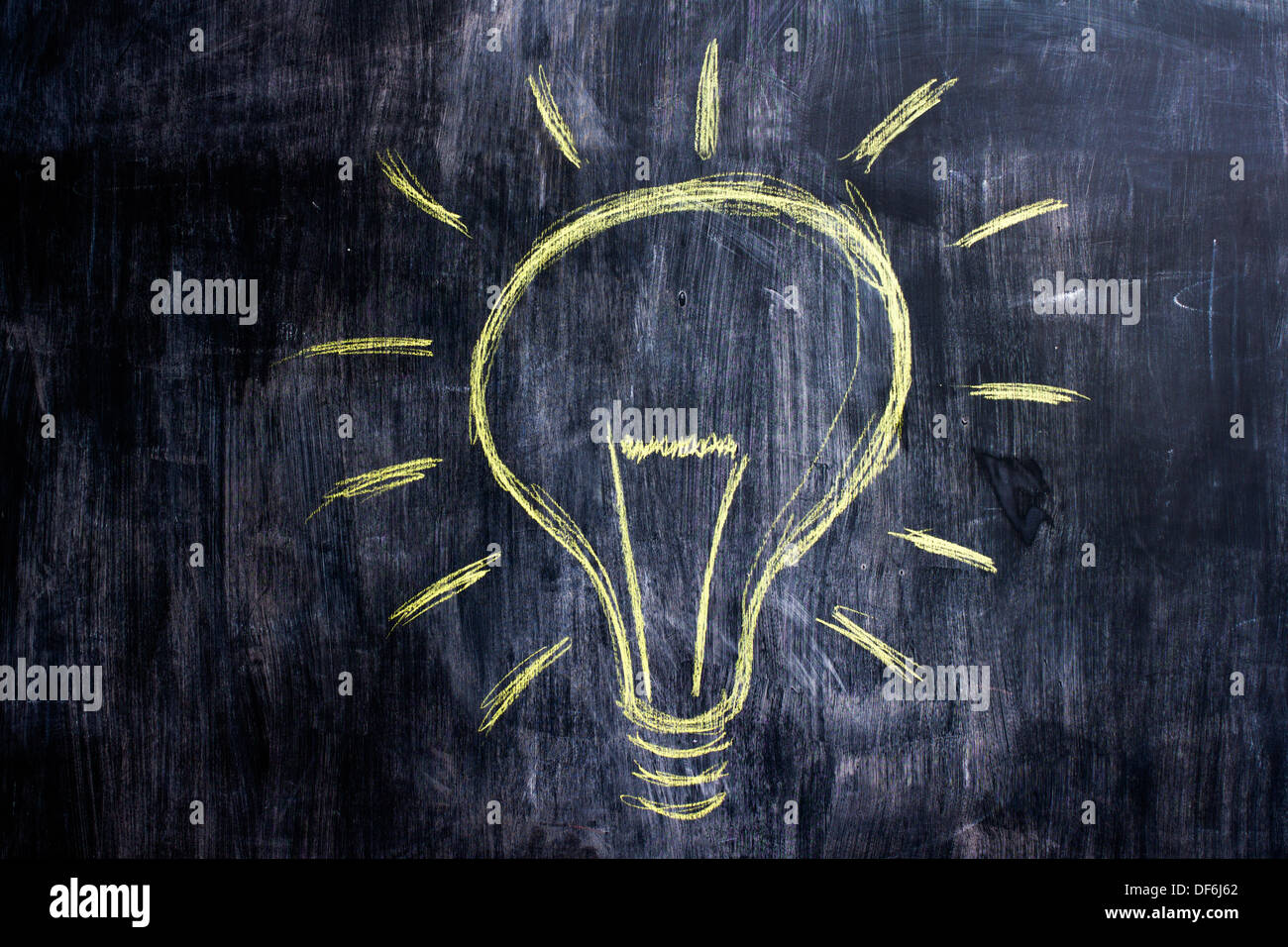 Chalk drawing of light bulb on blackboard Stock Photo - Alamy