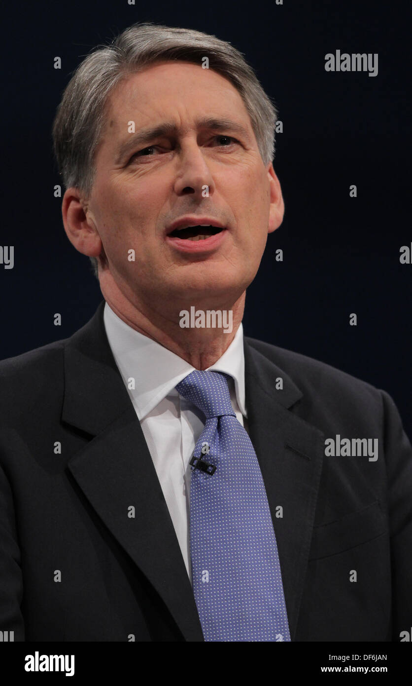 Philip hammond mp defence secretary hi-res stock photography and images ...