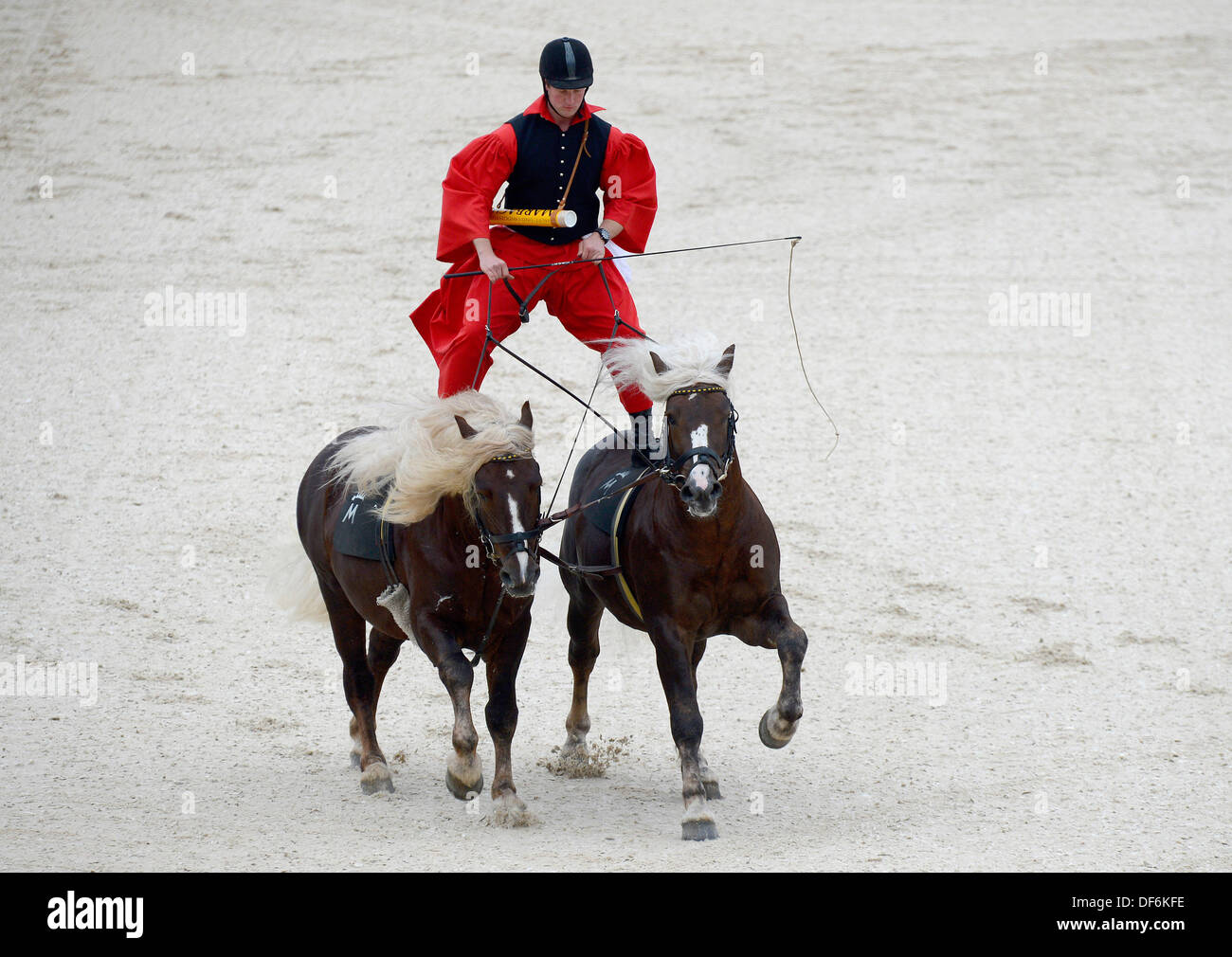 Black equestrians hi-res stock photography and images - Alamy