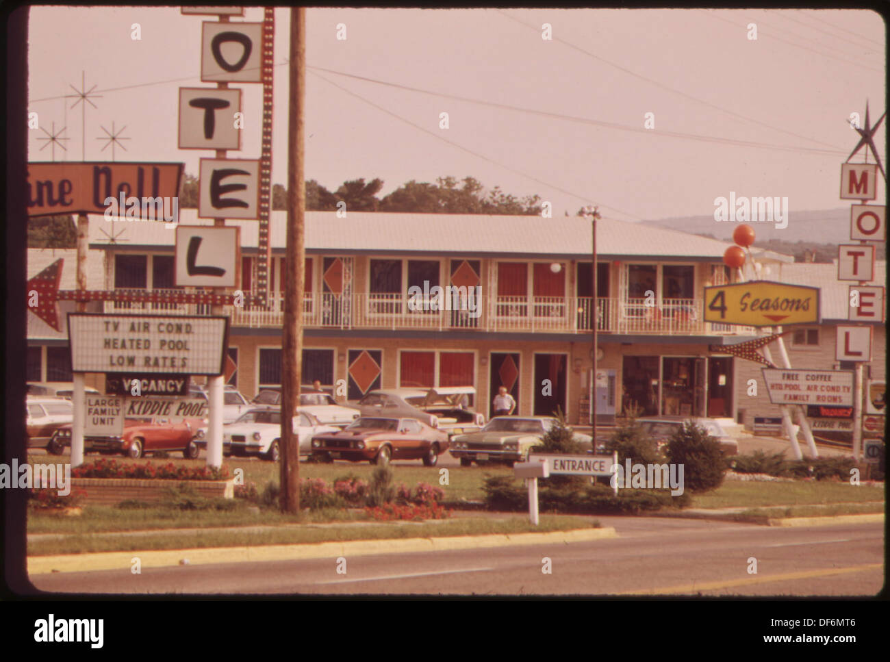 NEAR THE TOWN OF WISCONSIN DELLS THE WISCONSIN RIVER CHANNELS THROUGH ...