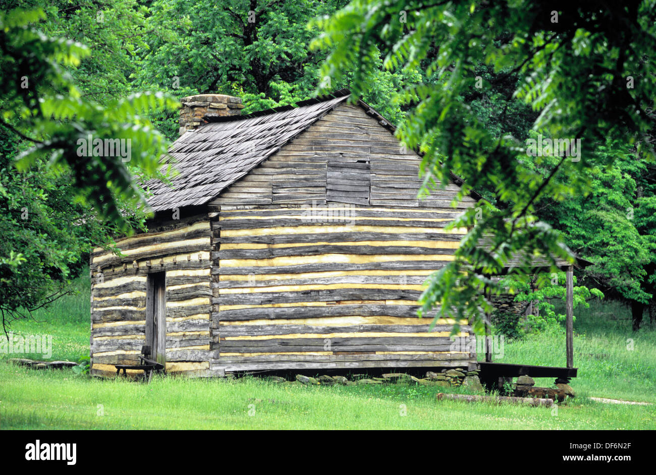 Pioneer cabin at the William J. Carter Farm, Humpback Rocks Visitor ...